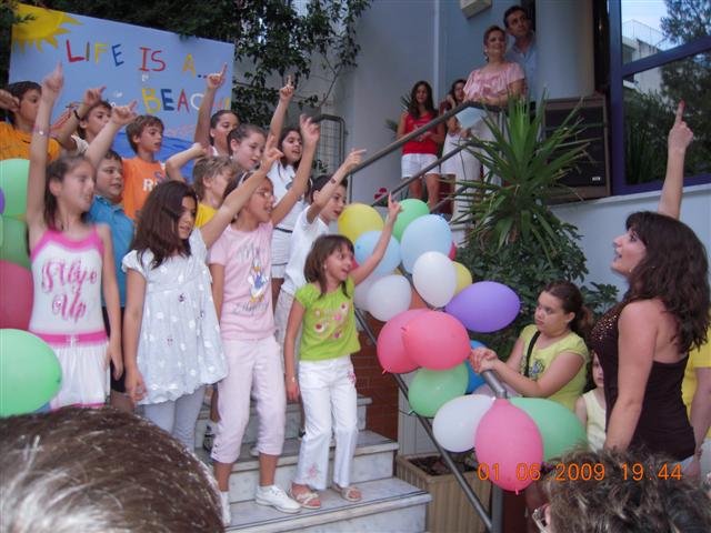 ΓΙΟΡΤΗ 2009 - ΑΓΓΛΙΚΑ ΚΟΣΜΑΤΟΠΟΥΛΟΥ